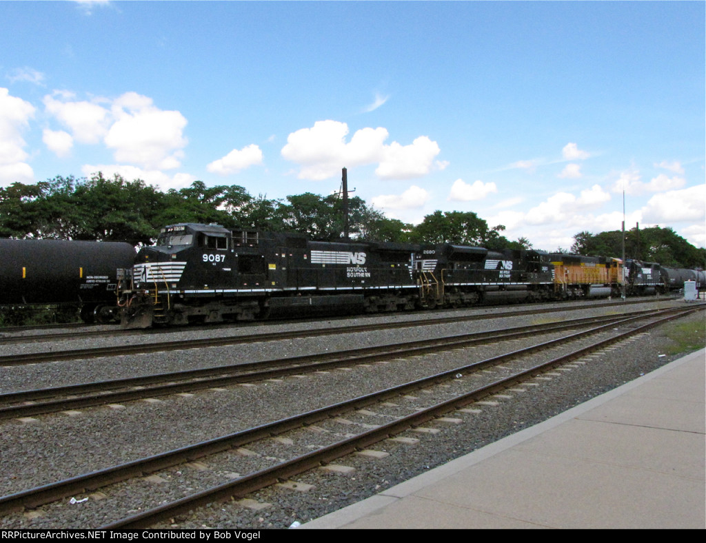 NS 9087 and 2680, BNSF 8809